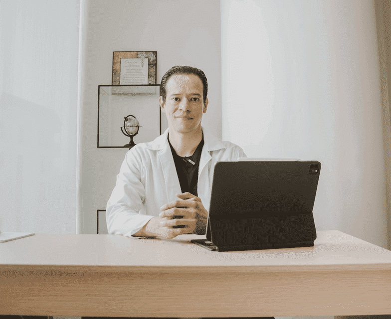 Dr. Juan Navas Jáuregui - Cirugía Laparoscópica y Endocrina